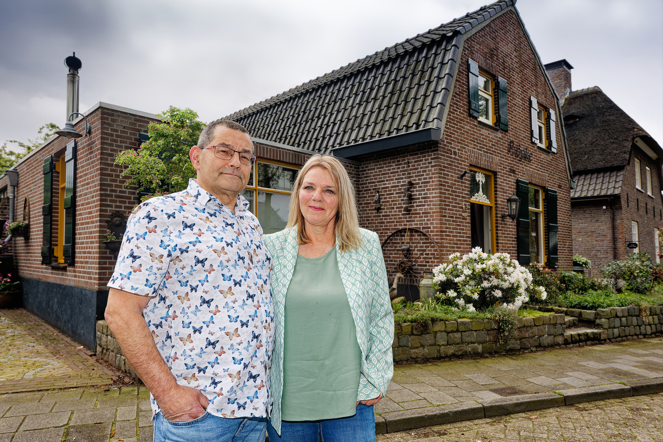 Na aankoop moesten Juanita en Alwin het hele huis afbreken: ‘Drie muren ...