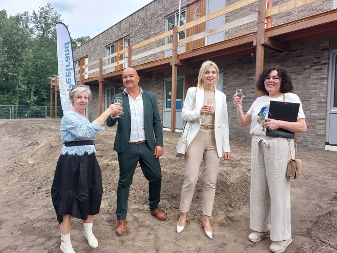 Dubbel feest op de bouwplaats in Boekel: hoogste punt project ...