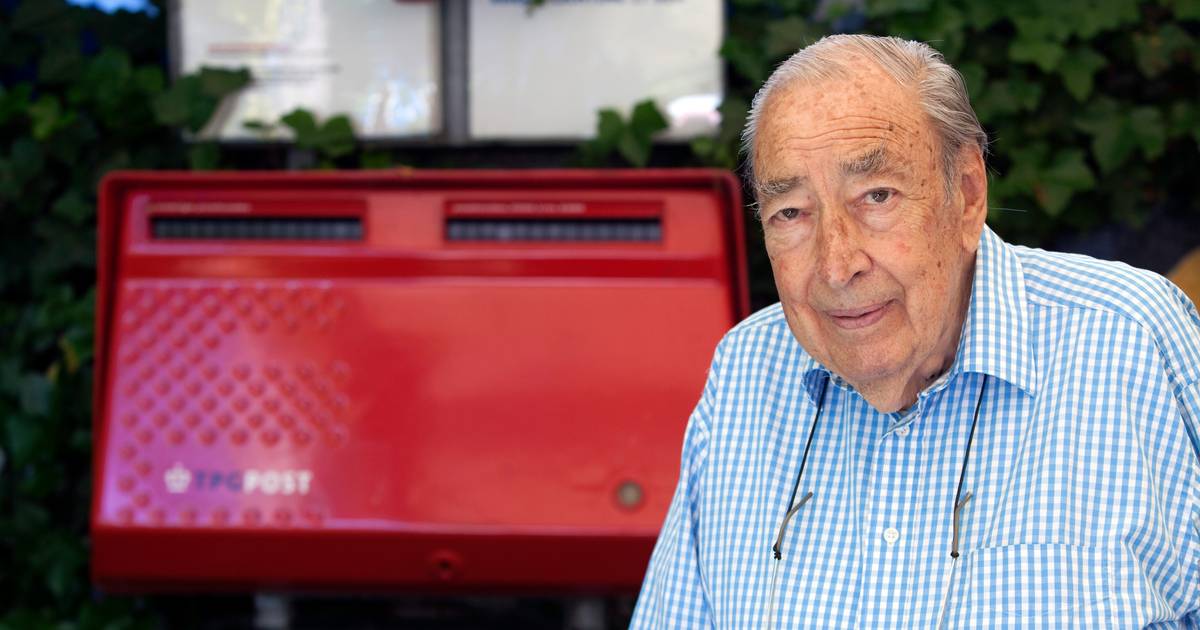 Ontwerper van PTT-brievenbus Rob Parry op 97-jarige leeftijd overleden ...