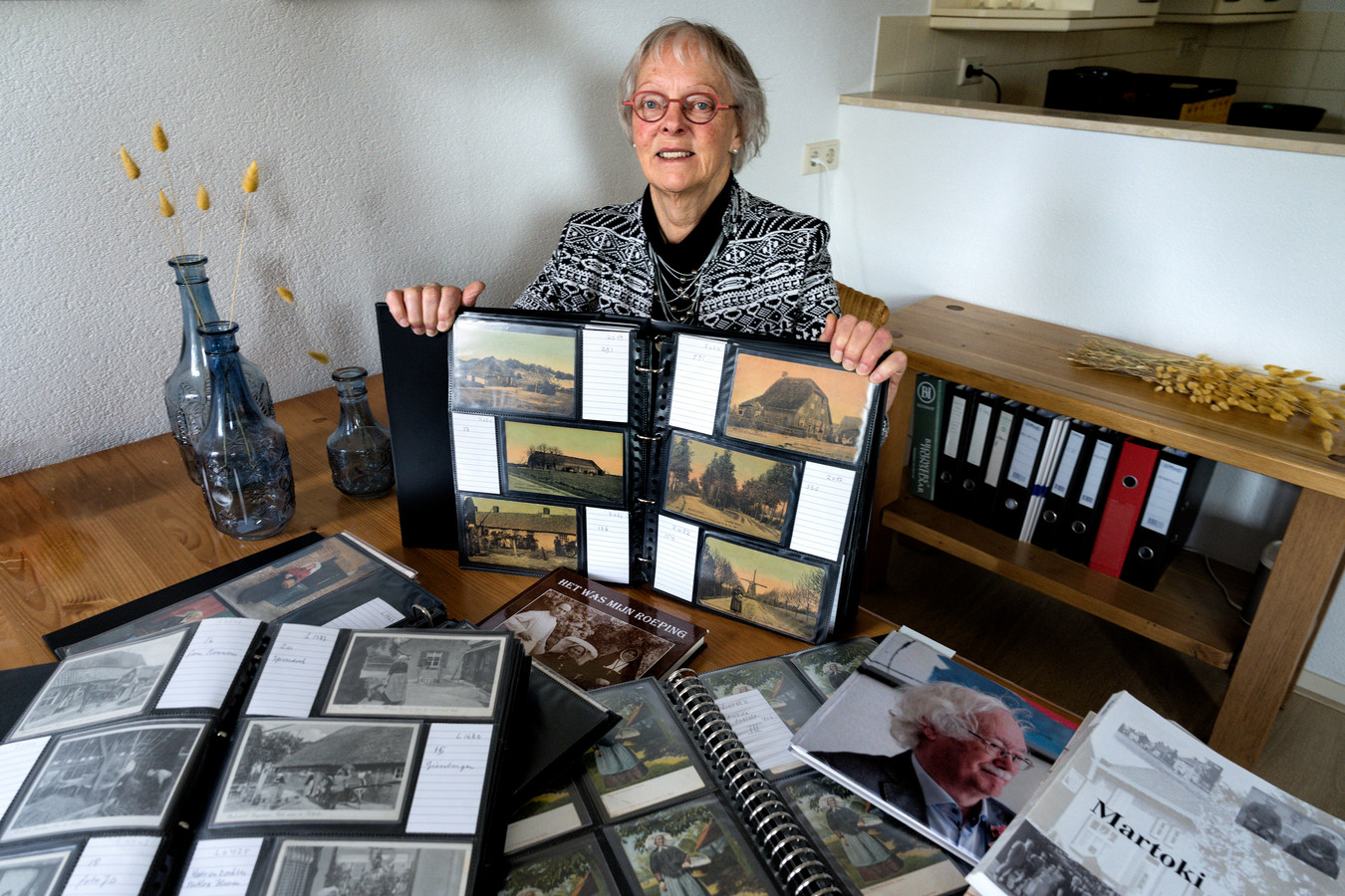 Mappen vol oude prentbriefkaarten om je vingers bij af te likken ...