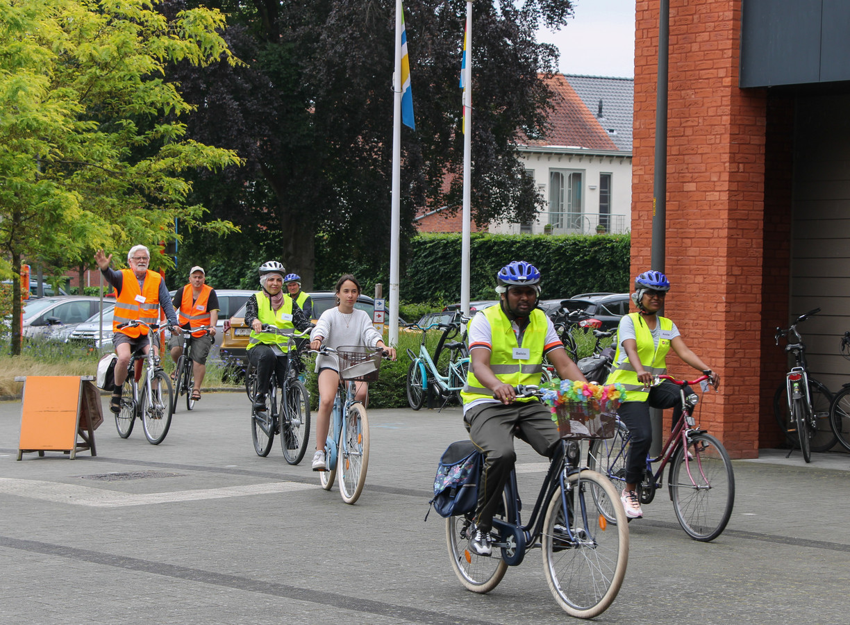 Twintig volwassenen behalen fietsdiploma: “Voor meer zelfstandigheid en ...