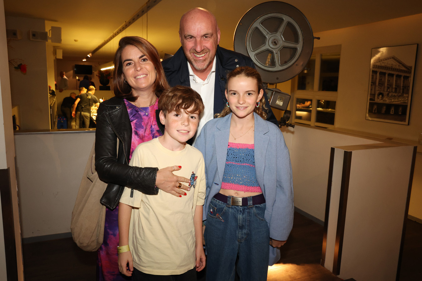 “Ontmoet via Tinder en al jaar ‘in het geheim’ samen”: zoon Jacques ...