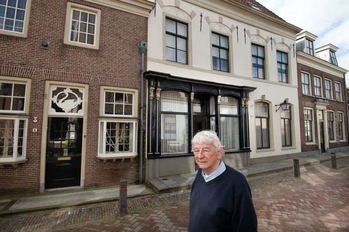 In het ‘mooiste straatje van Vianen’ staat dit huis te koop: het ademt ...
