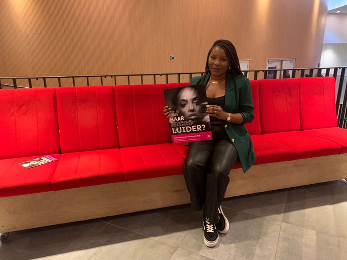 Gastprogrammator Emee over festival ‘Kan haar micro luider?’: “Nog niet altijd aandacht voor ...