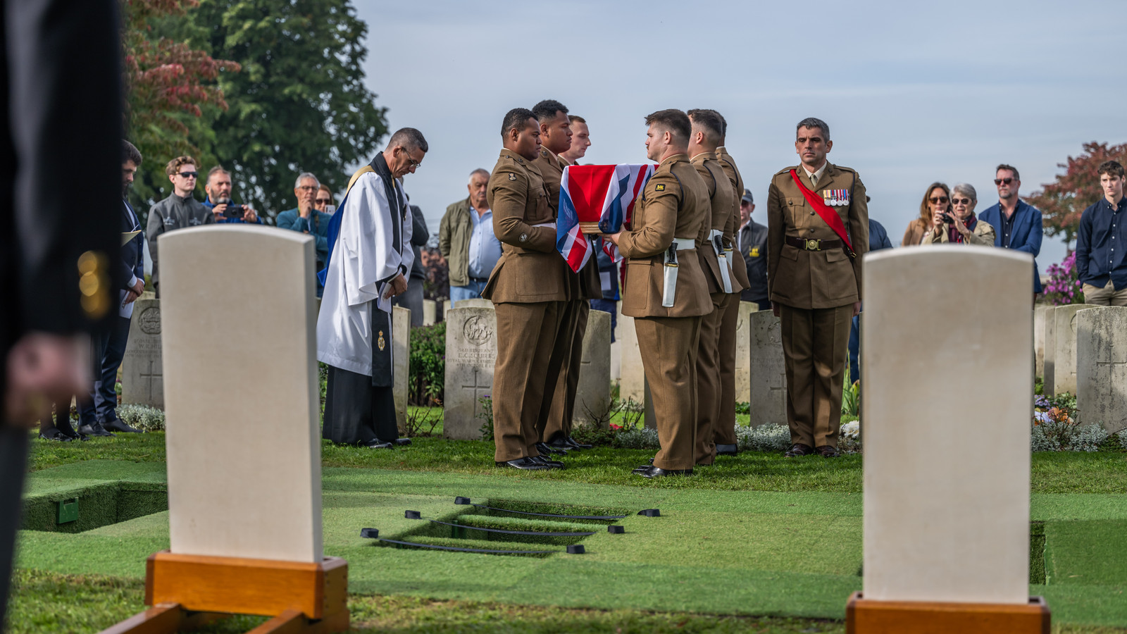 Pijp leidt tot identificatie gesneuvelde Britse soldaat: “Dankbaar voor ...