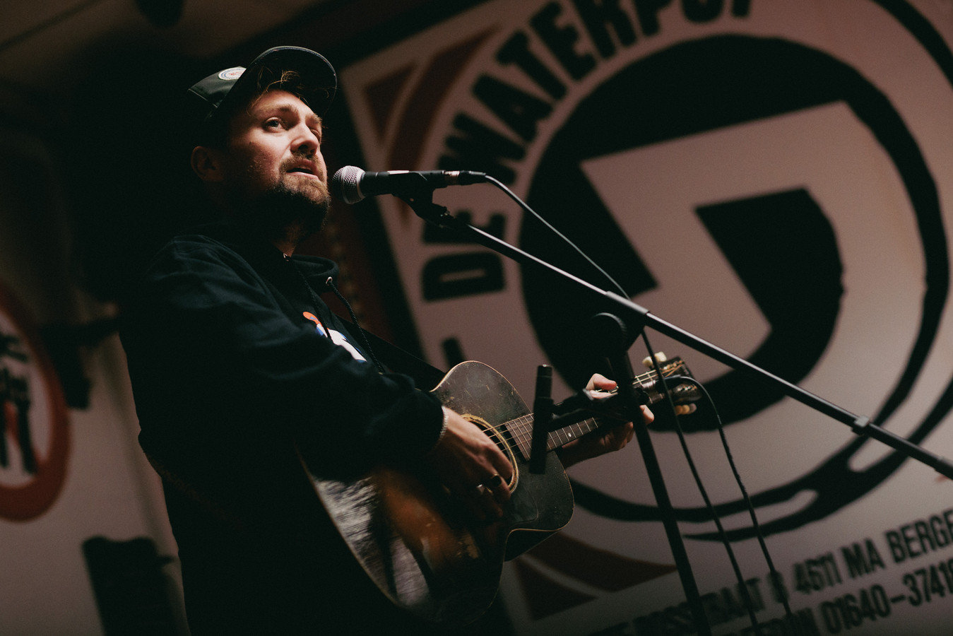 Singer-songwriter Tim Knol in Bergen op Zoom: ‘Het is een wonderkind én ...