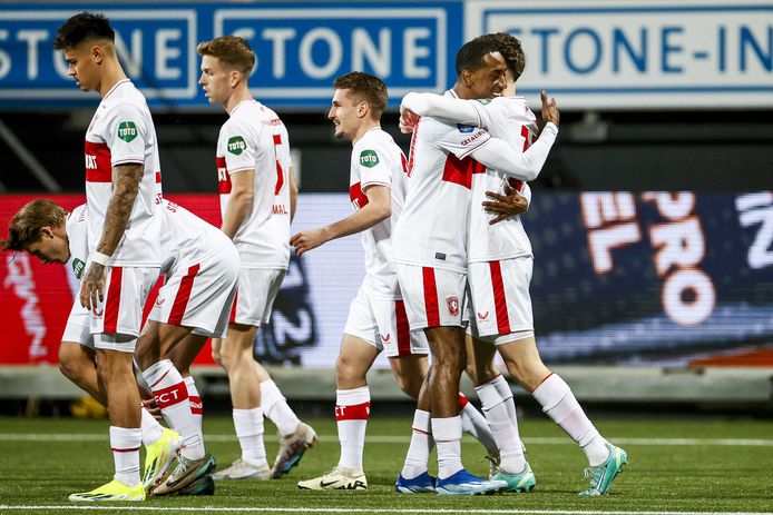 Droomstart levert FC Twente zorgeloze avond op bij Excelsior: 3-0 winst | Hoeksche Waard ...