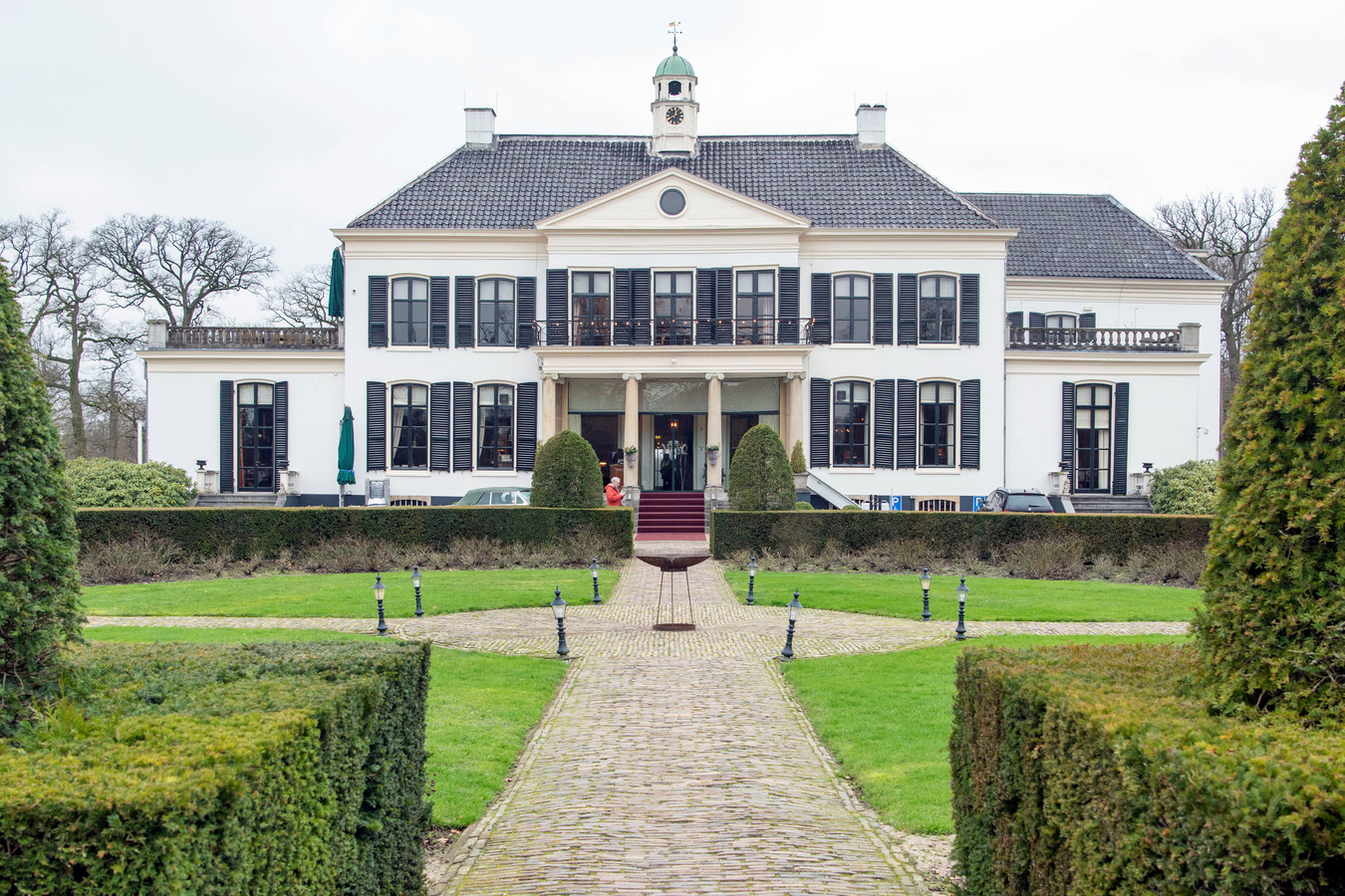 Kasteelheer Anton doet zijn eeuwenoude chateau van de hand: ‘Kasteel ...
