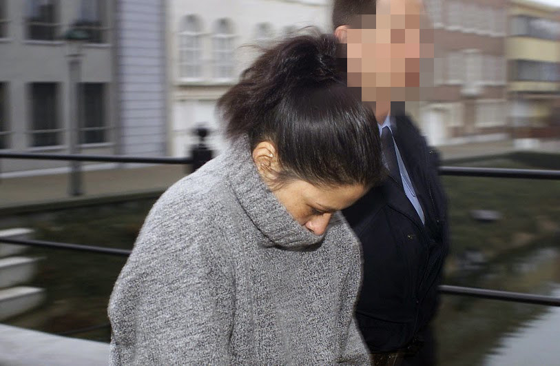 EEUWIGE TWIJFEL? Haar man werd naast haar in bed op beestachtige manier ...