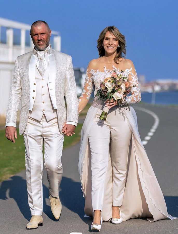 Romantisch! John de Wolf eindelijk getrouwd met zijn Inge | Foto | AD.nl