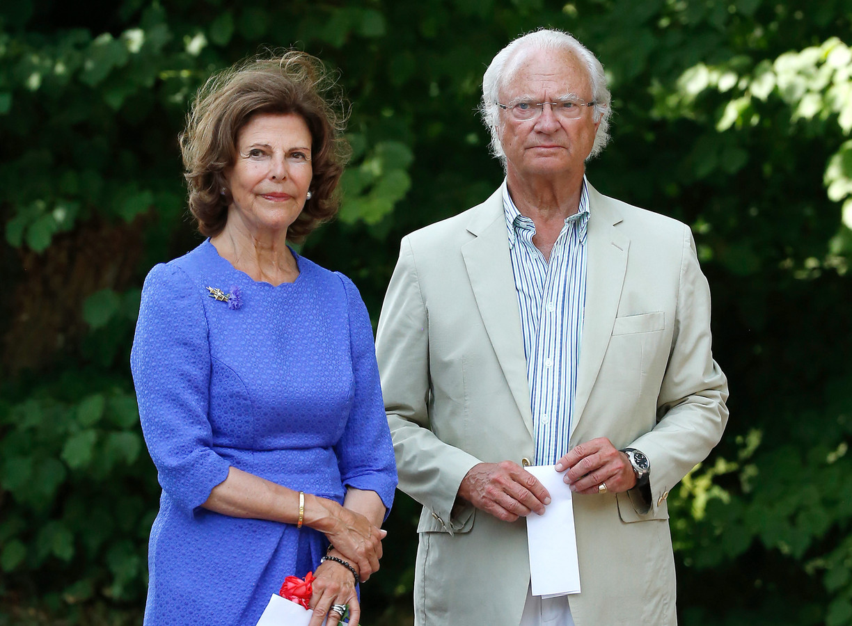 “Heel Zweden ziet hem als een klein kind”: koning Carl Gustaf is na 50 ...