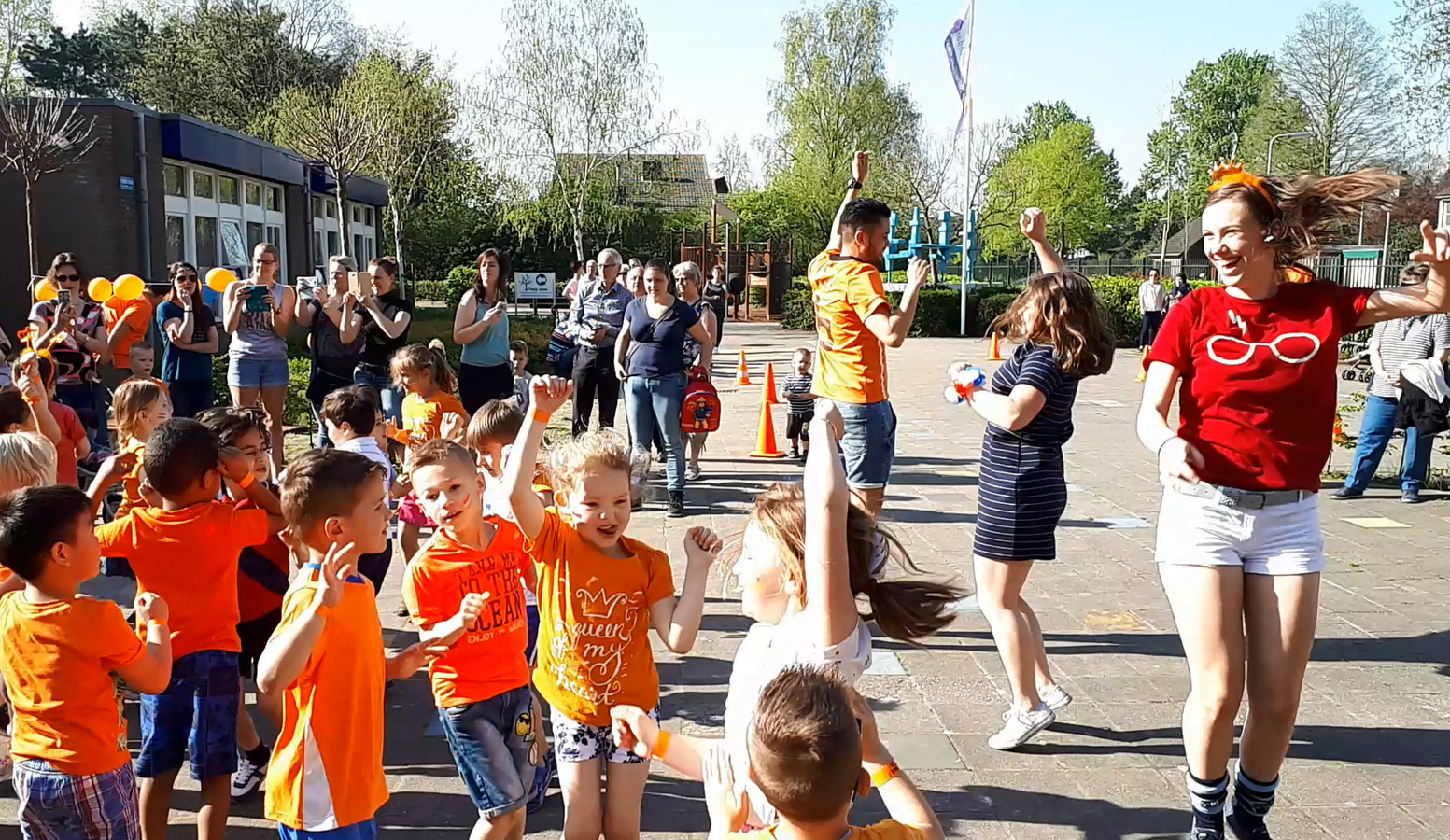 Recordopbrengst sponsorloop tijdens Koningsspelen op basisschool De ...
