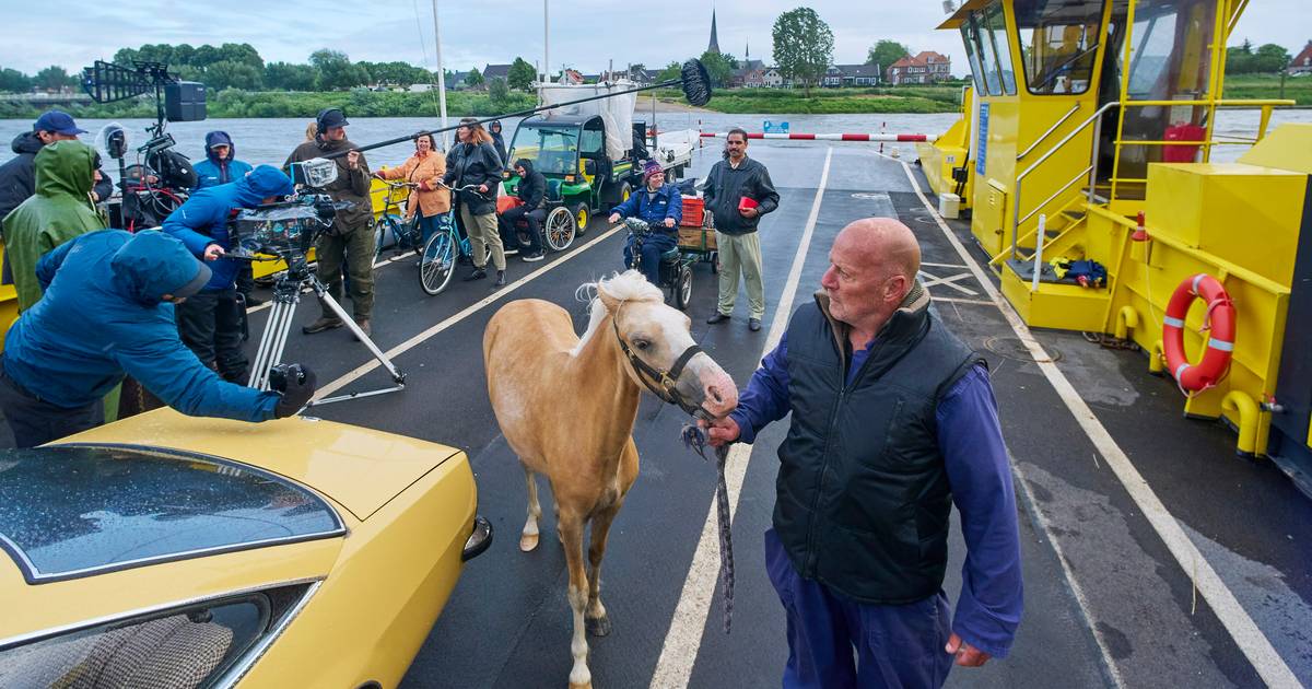 Joe Speedboot – de film – op de veerpont van Lith: ‘Zoiets maak je maar ...