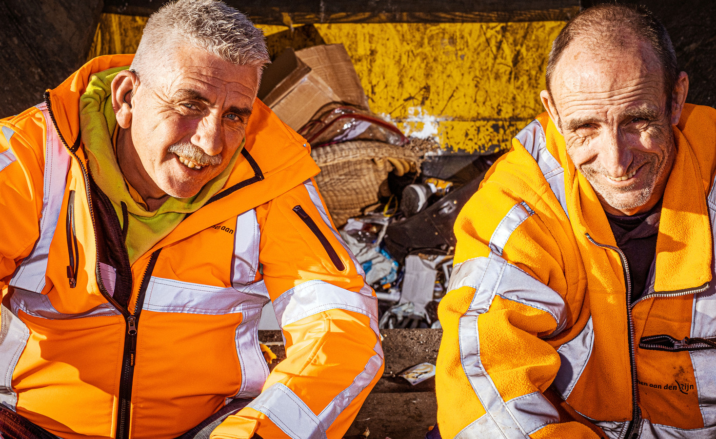 Jan-Willem en Evert werken iedere dag tussen het afval: ‘Ons werk ...