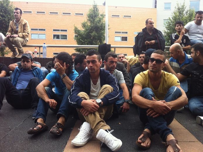 Patstelling voor deur Zwolse IND | Zwolle | destentor.nl