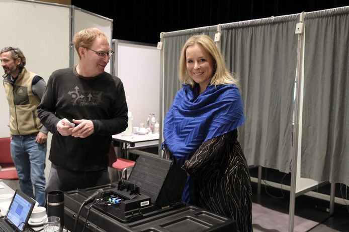 Open Vld-voorzitster Eva De Bleeker brengt stem uit: “Als kiezer voor ...