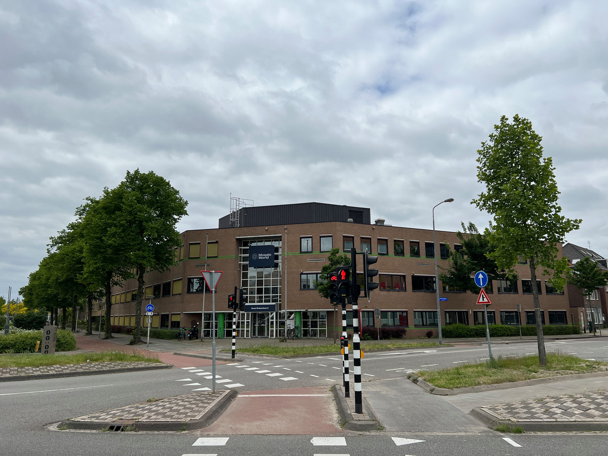 Buurt Mosaic World wil dat Eindhovense raad ‘veel te massaal’ plan voor ... Buurt Mosaic World wil dat Eindhovense raad ‘veel te massaal’ plan voor ...