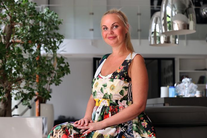 Lesley-Ann Poppe (43) legt uit hoe ze 10 kilo kwijtspeelde in zes ...