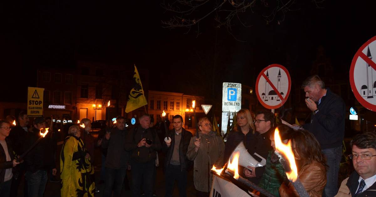 "Tegen moskee op Vrijheidsplein" | Lokeren | hln.be