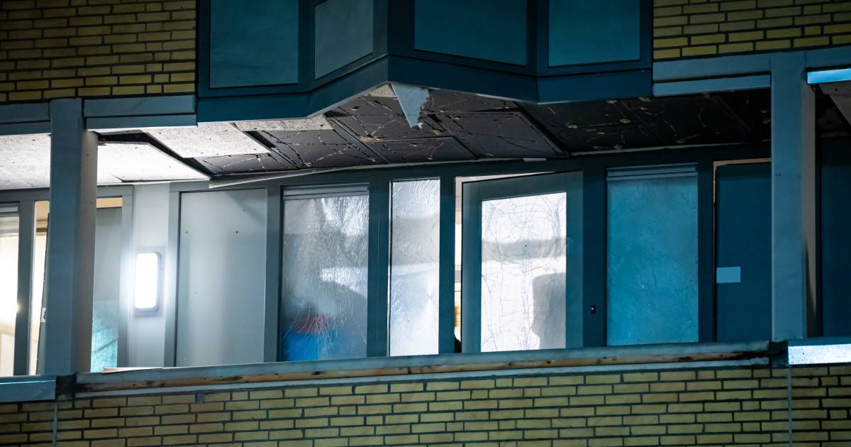 Voordeur van woning opgeblazen bij explosie in Rotterdam-Centrum ...