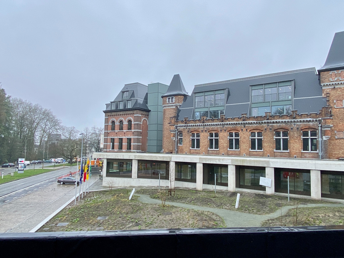 Provinciebestuur zit vanaf vandaag in de Leopoldskazerne: “Flexwerken ...