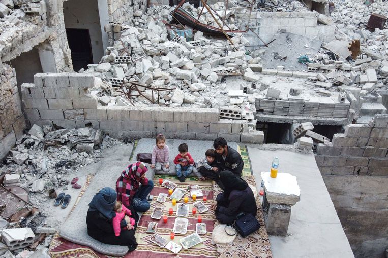 Tien jaar oorlog heeft Syrië geruïneerd – en ook voor de komende 10 ...
