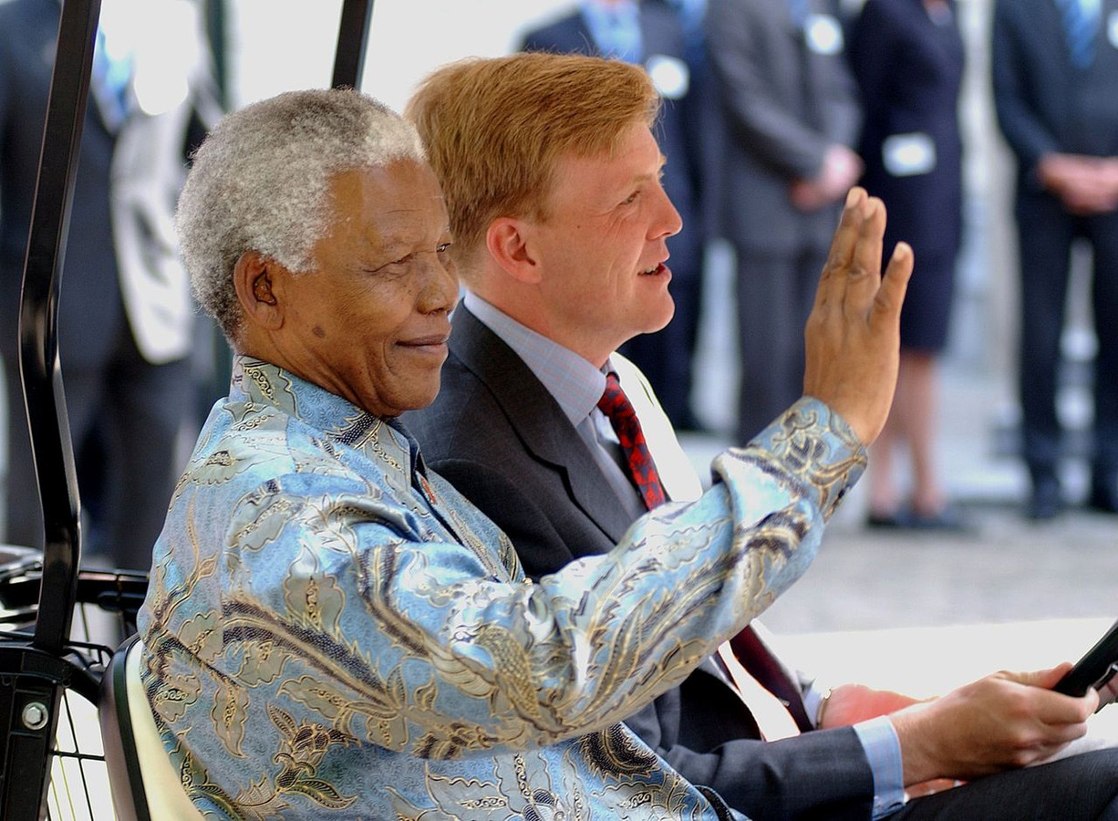 Het blijft een chic feestje, maar iedereen lift mee op de bagagedrager ...