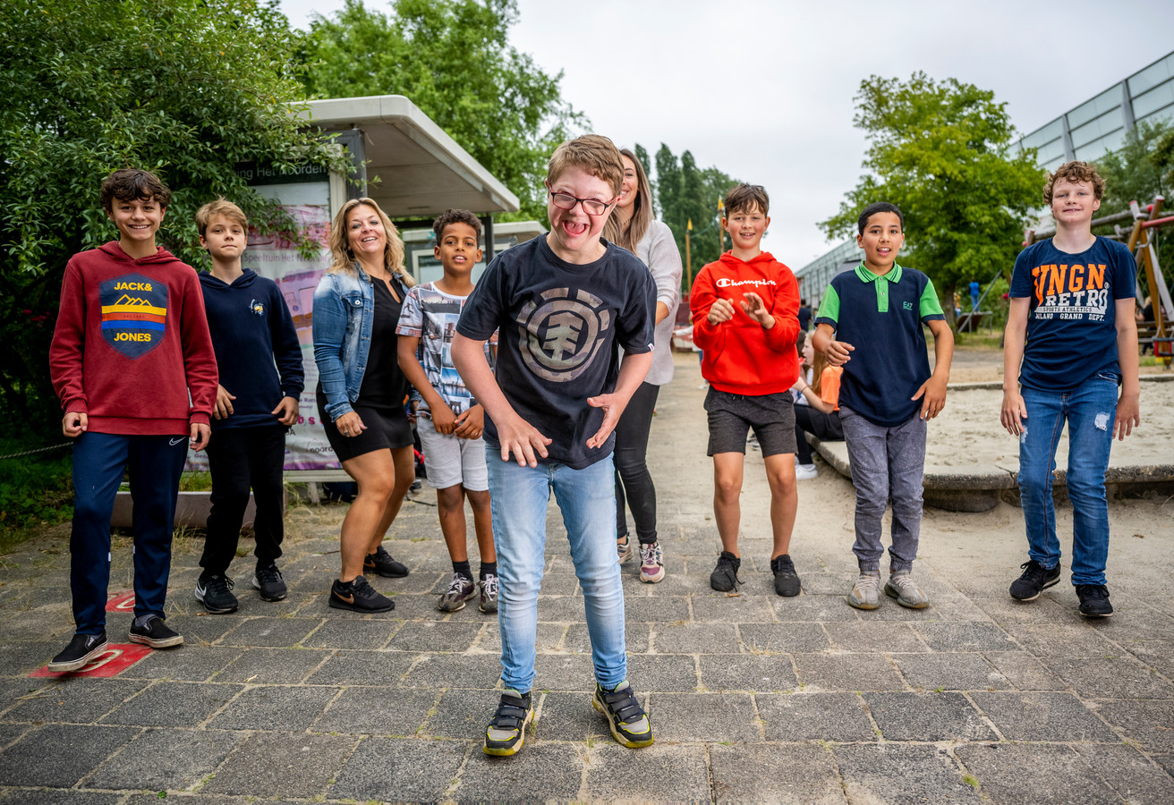 Tim heeft het syndroom van Down maar doorliep de reguliere basisschool ...