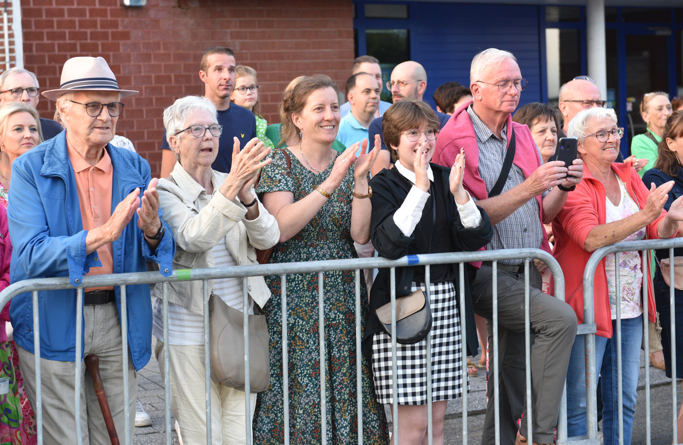 IN BEELD • De warme verwelkoming van het peloton van benefietrit Calais-Zingem voor “Elke Zucht ...
