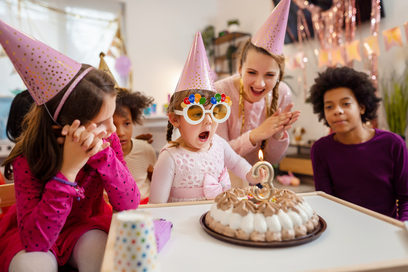 Wat een feest! Vandaag zijn de meeste Belgen jarig | Foto | hln.be