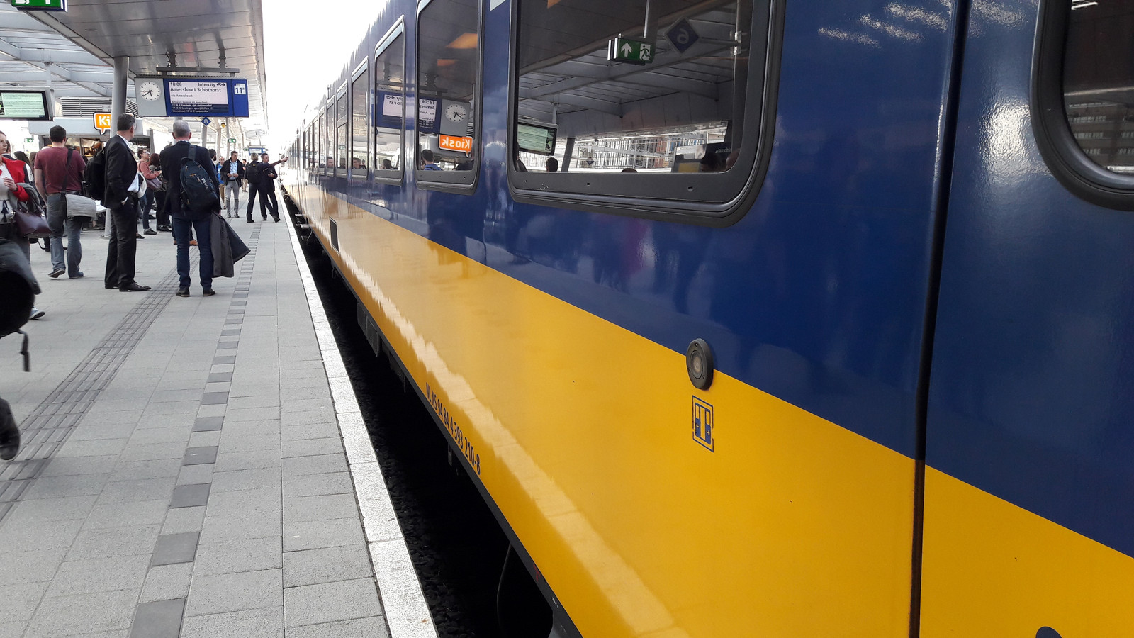 Brandje in trein op Utrecht Centraal snel geblust | Foto | AD.nl