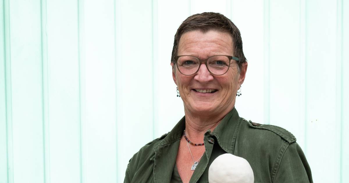 Van een urn tot heilige huisjes: Ursula maakt álles van keramiek (en er ...