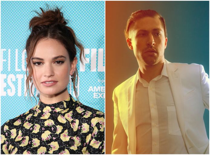 Lily James kussend gezien met Michael Shuman, bassist van Queens of the ...