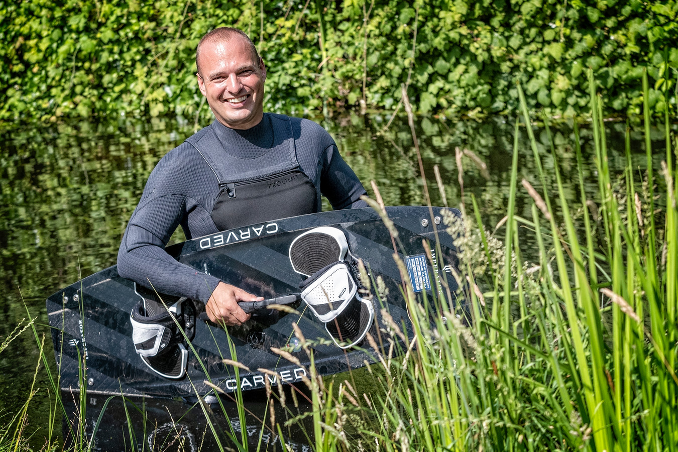 Als Robert zijn zoon een flesje geeft, schiet het in zijn rug: een week ...