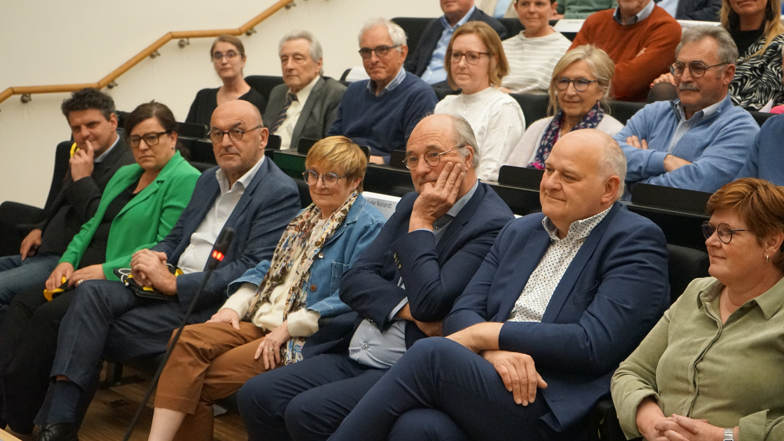 Lien Van Dooren en Jeroen Verhulst leggen eed af als schepen, Raf Van ...