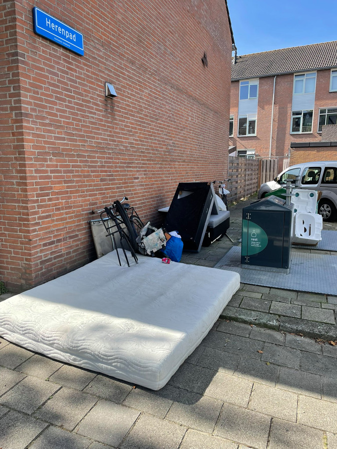 Elke week meldingen van illegaal grofvuil in Delft, maar in vijf jaar ...