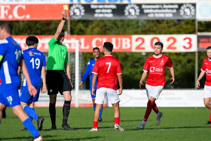 Rode kaart Okan Arslan nekt DFC in derby tegen Wieldrecht: ‘Ik word er helemaal gek van ...