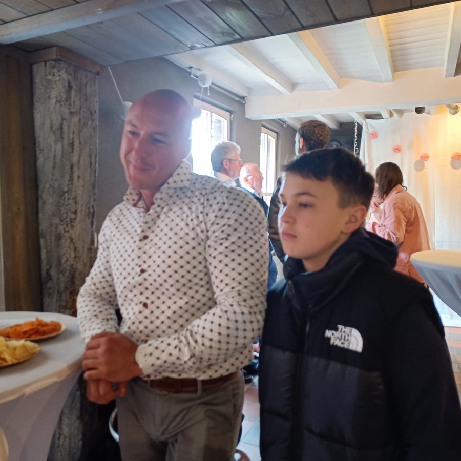 Bekende bodybuilder Jonas (39) overleden na hartaderbreuk: “‘Blijf bij ons, niet weggaan’ riepen ...