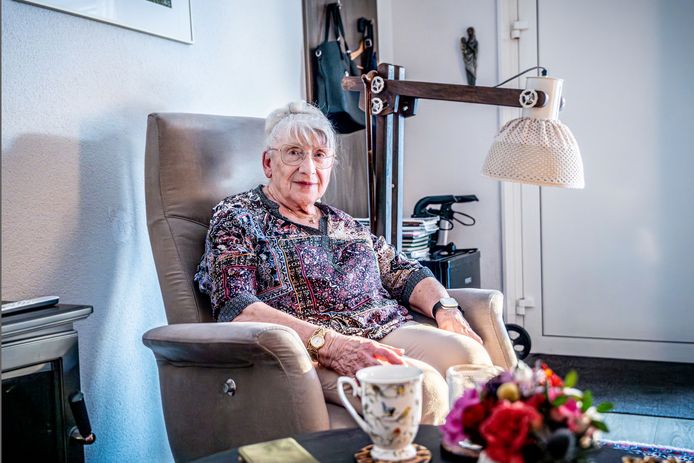 Ze verpieterde en was eenzaam, maar nu is er goed nieuws voor de 91-jarige Roos, dankzij haar ...