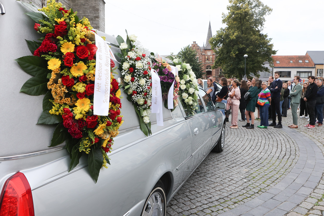Afscheid van wielrenner Tijl De Decker (22) in thuisdorp Wommelgem ...