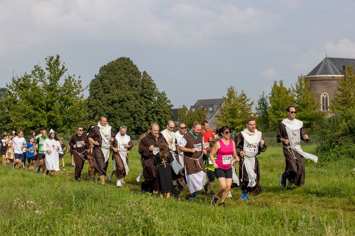 Ruien Feeste: drie dagen volkse ambiance onder de kerktoren ...