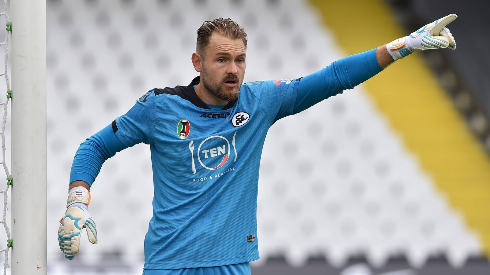 Voormalig PSV-keeper Jeroen Zoet is weer eerste man en handhaaft zich ... Voormalig PSV-keeper Jeroen Zoet is weer eerste man en handhaaft zich ...