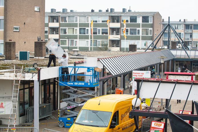 Afpellen winkelcentrum Kerschoten begin van opknapbeurt | Apeldoorn ...