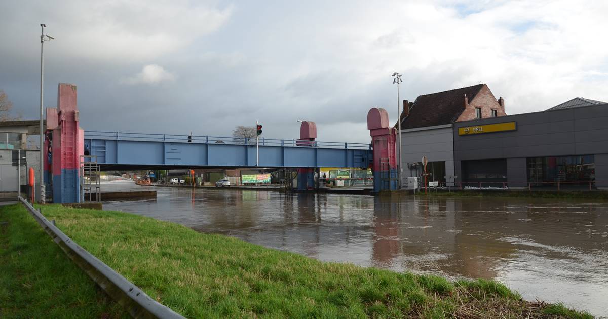 Schilderwerken aan Oude Kaaibrug herstarten op 8 april | Ninove | hln.be