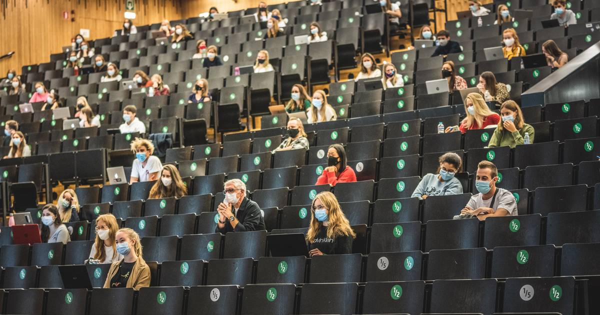 Nooit geziene eerste lesdag van nieuw academiejaar UGent: stille ...