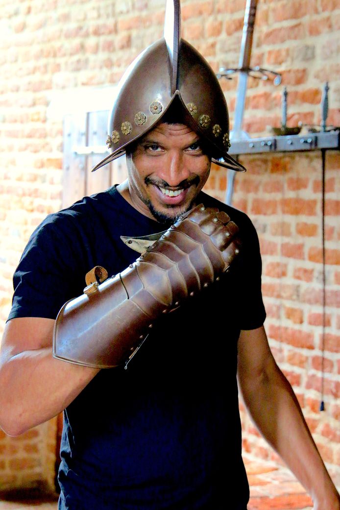 Zwolse rapper Rico beleeft jongensdroom: slapen in heus kasteel: ‘Tof ...