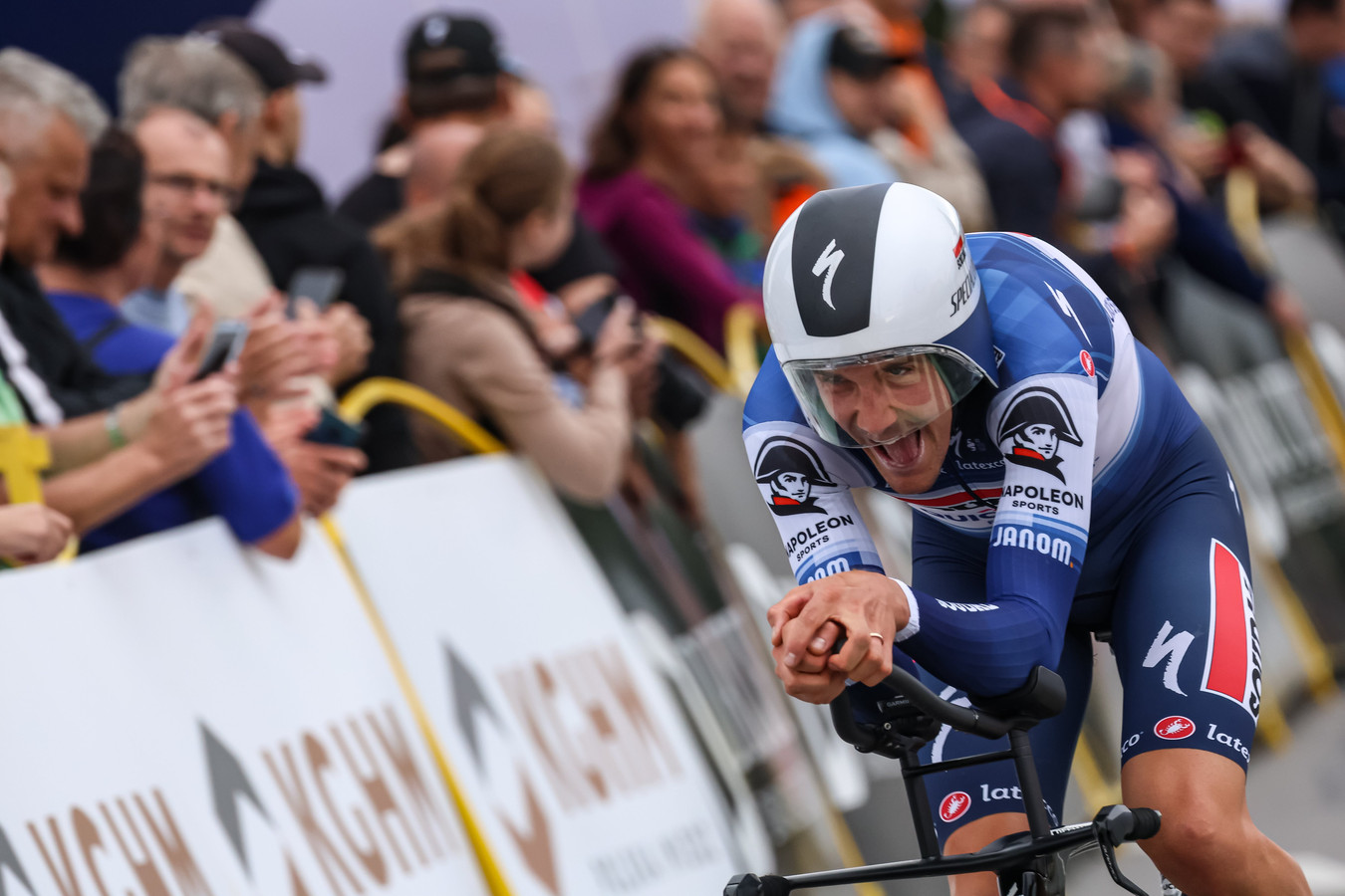 KIJK. Razende Remco Evenepoel spreekt schande over ploegentijdrit: “Dit ...