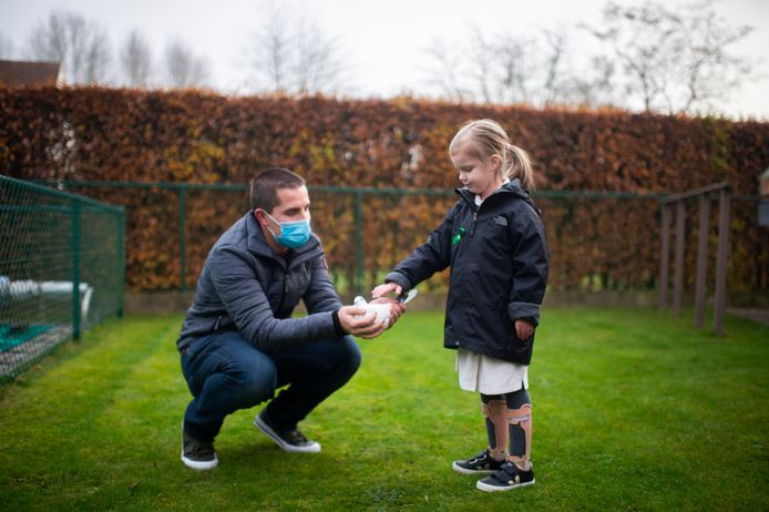 Duiven en duiveneieren geveild voor Collette (5), een meisje met ...