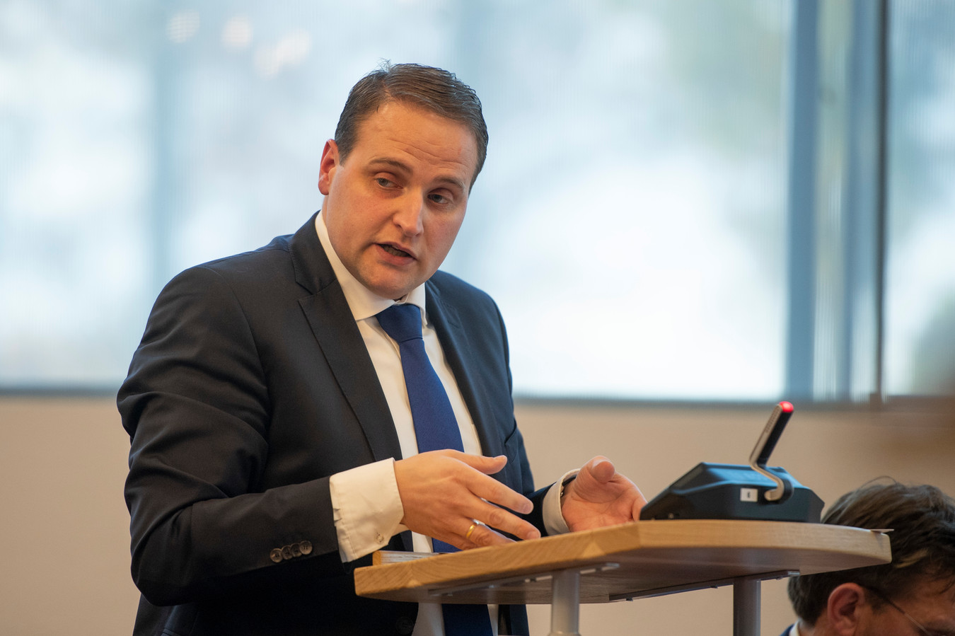 Raadslid Jan Jonker uit Vriezenveen besmet met corona: ‘Gelukkig milde ...