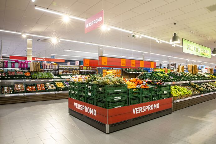 Aldi een week gesloten, versassortiment komt helemaal vooraan: “Met onze nieuwe winkelinrichting ...